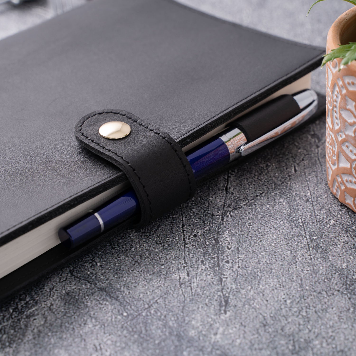 Dayspring Pens Noteworthy Leather Journal and Pen Set - Charcoal Black ...